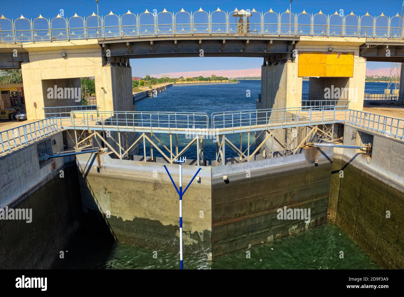 Africa egypt aswan canal locks hi-res stock photography and images - Alamy
