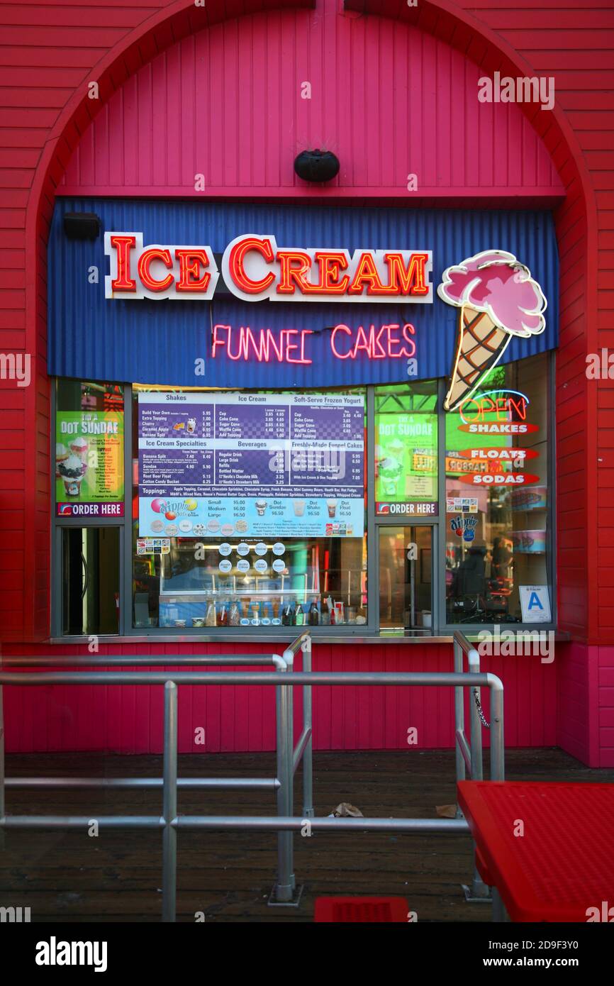 America funfair hi-res stock photography and images - Alamy