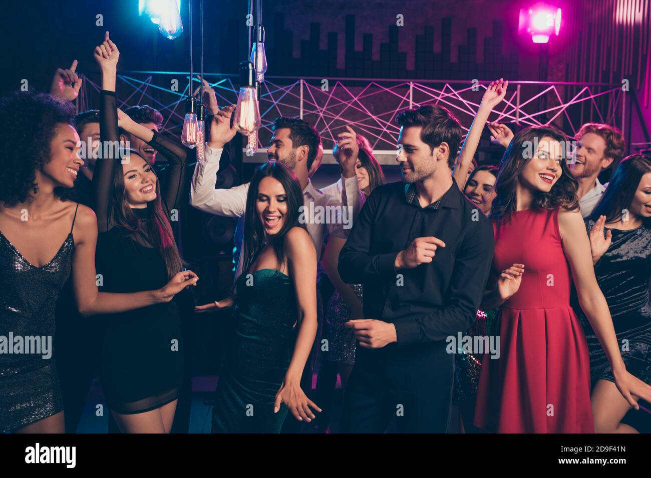 Photo portrait of cheerful excited people dancing together at luxury ...