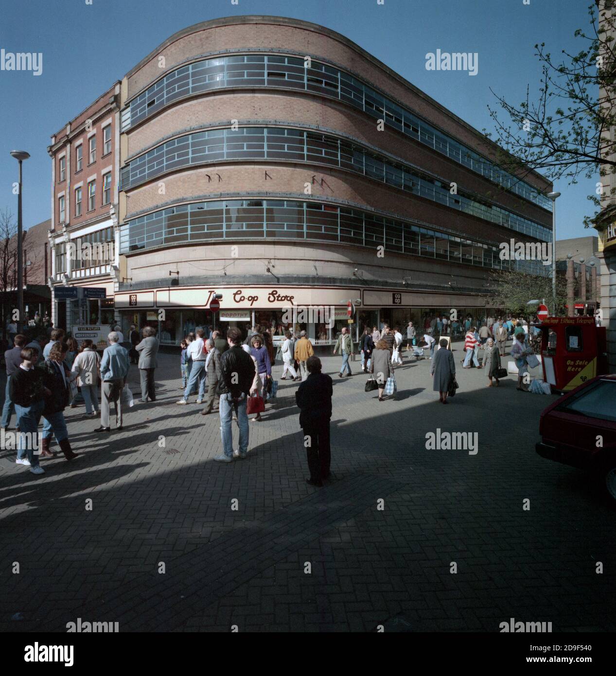Shoppers in Derby centre shopping precincts March & April 1990 Stock ...
