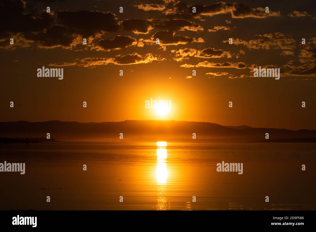Beautiful reflection sunset sky hi-res stock photography and images - Alamy