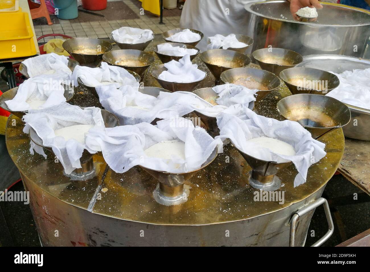 Putu piring hi-res stock photography and images - Alamy