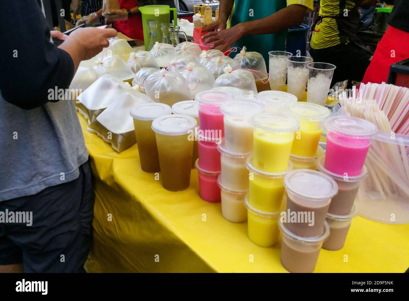 Vendor selling drinks at street bazaar in Malaysia for iftar Stock ...