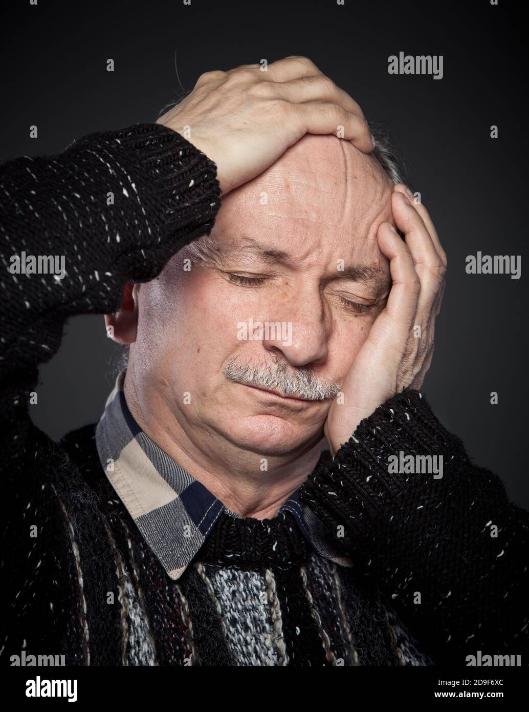an older man suffering from a headache Stock Photo - Alamy