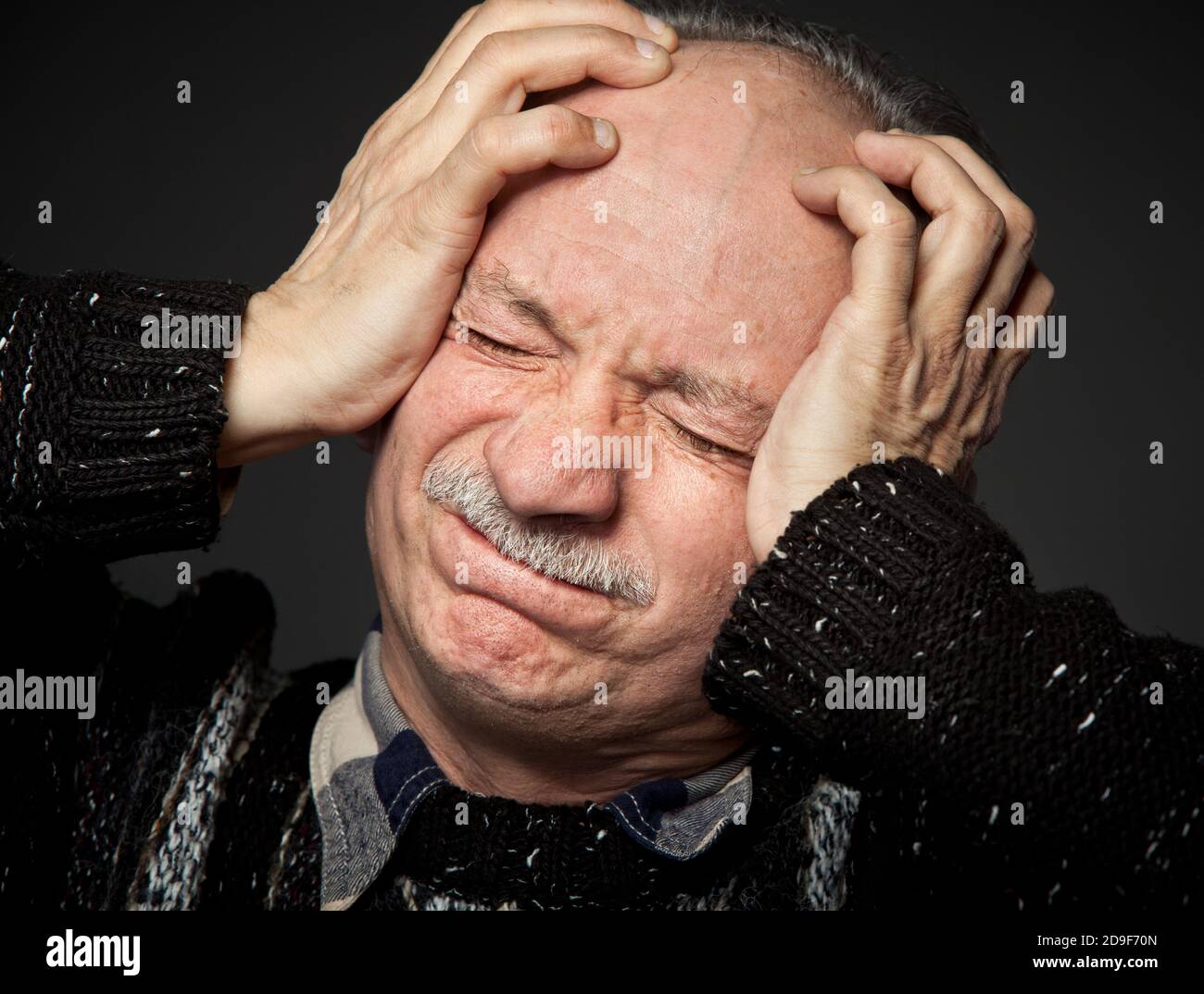 Depression. Elderly man suffering from a headache Stock Photo - Alamy