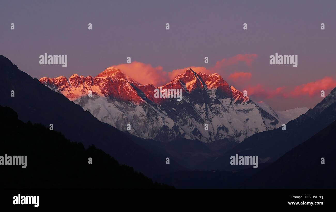 Mount everest sunset High Resolution Stock Photography and Images - Alamy