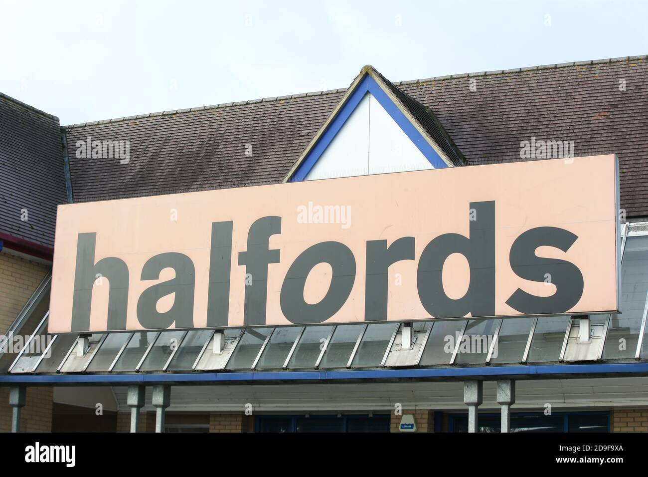 Halfords Store Uk Shop High Resolution Stock Photography and Images - Alamy