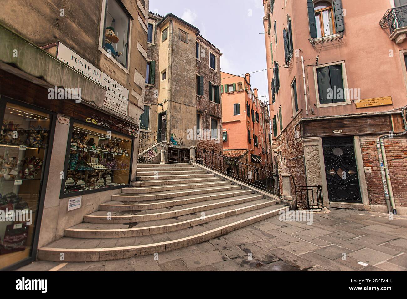 Generic old building hi-res stock photography and images - Alamy