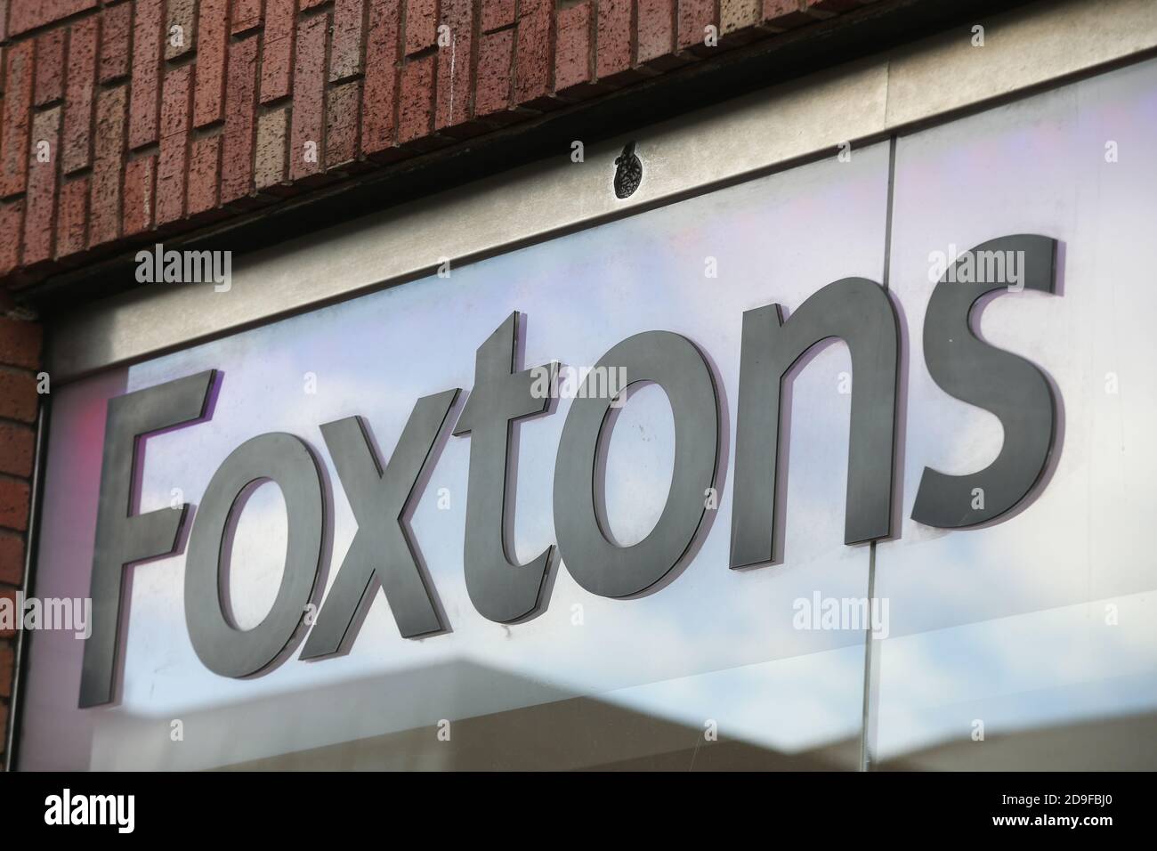 Foxtons sign hi-res stock photography and images - Alamy