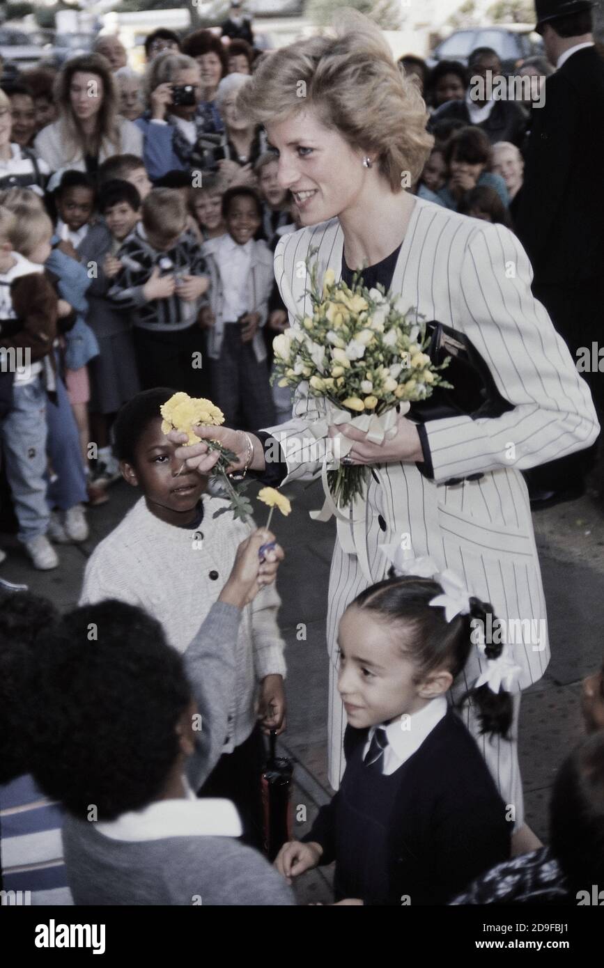 Princess diana visiting aids patients hi-res stock photography and ...