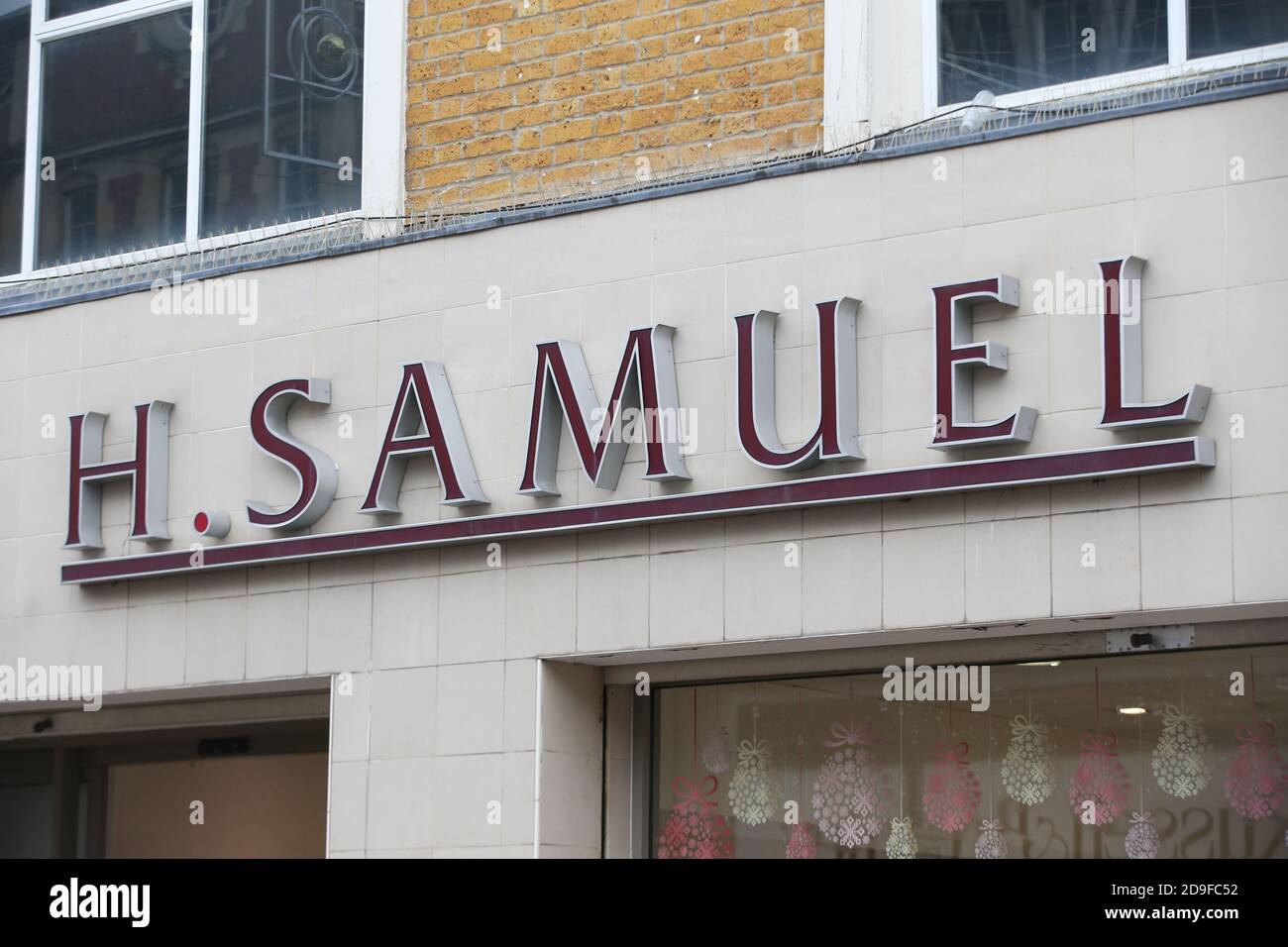 H samuel shop logo hi-res stock photography and images - Alamy