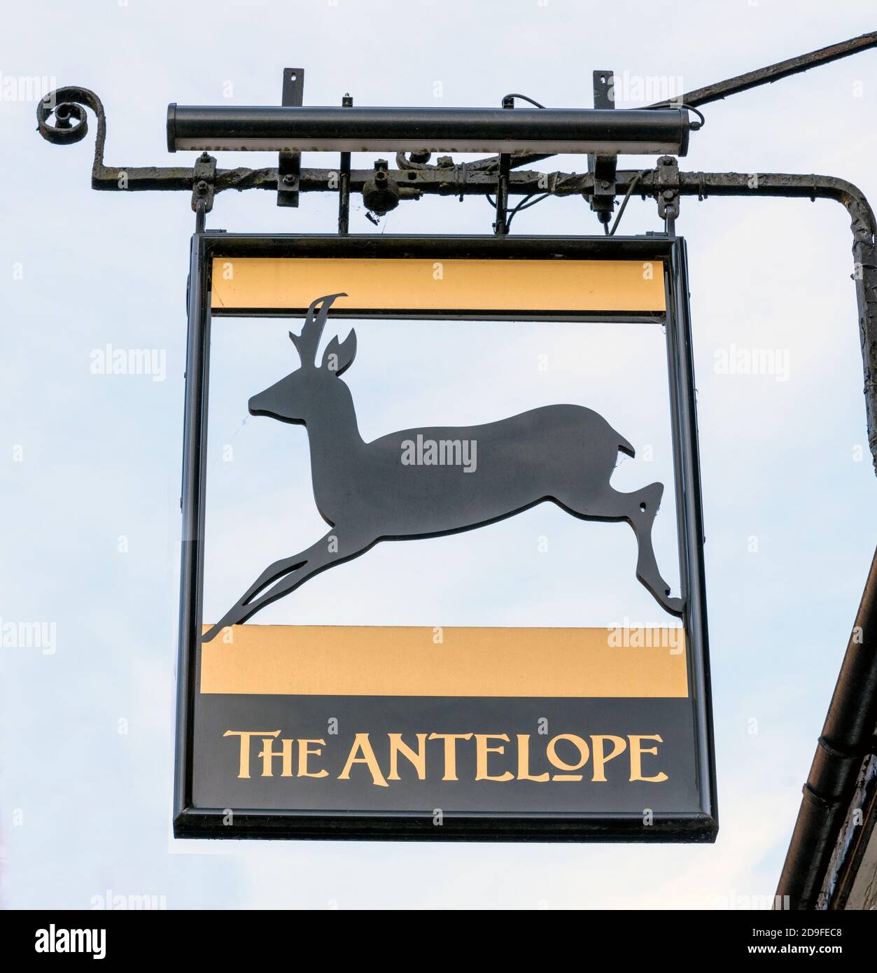Pub sign signs hi-res stock photography and images - Alamy