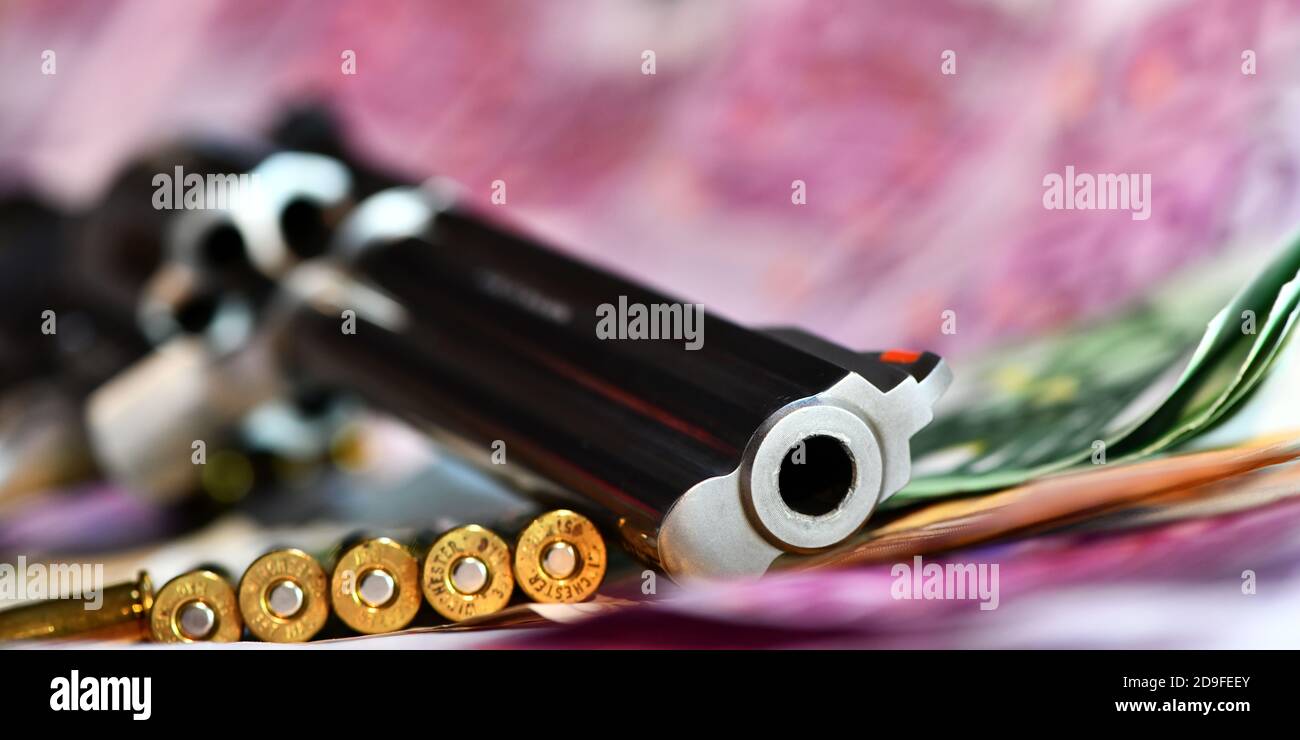 Revolver Smith e Wesson 357 magnum on a background of euro banknotes ...