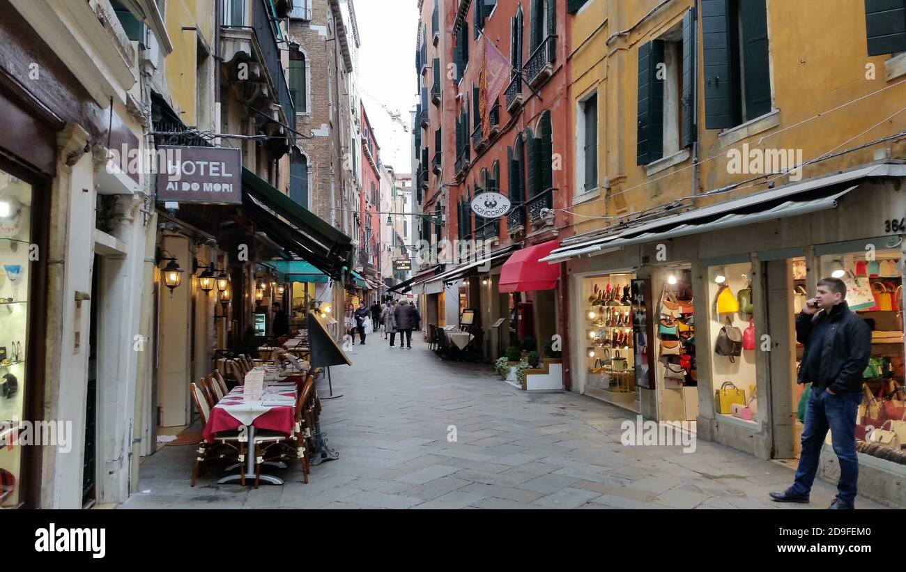 Venice street architecture hi-res stock photography and images - Alamy