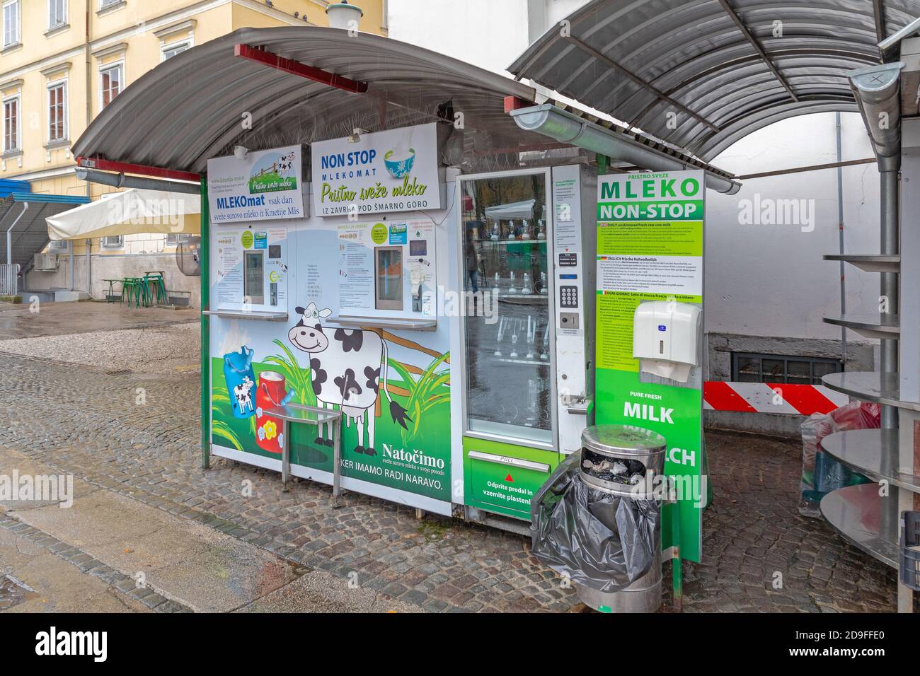 Milk vending machine hi-res stock photography and images - Alamy