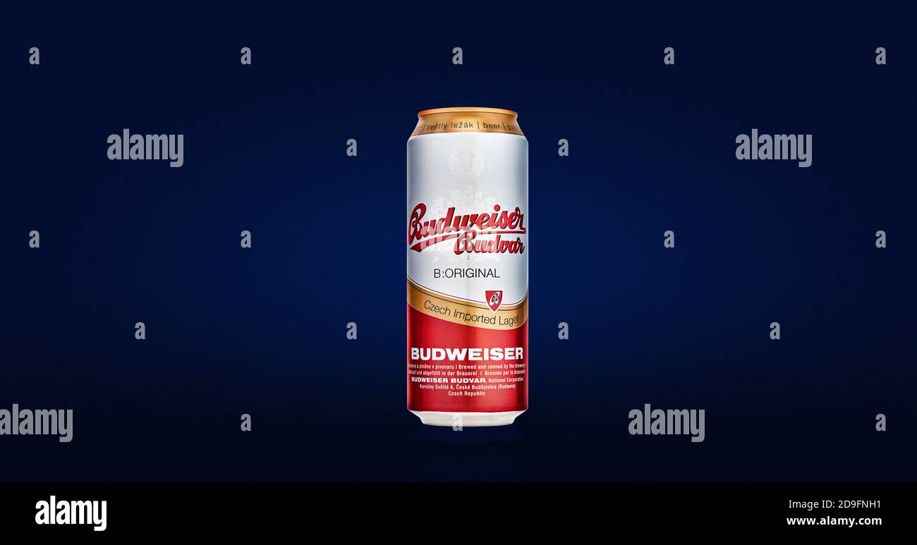 Budweiser gold can hi-res stock photography and images - Alamy