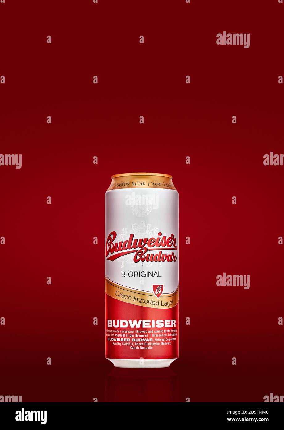 Budweiser gold can hi-res stock photography and images - Alamy