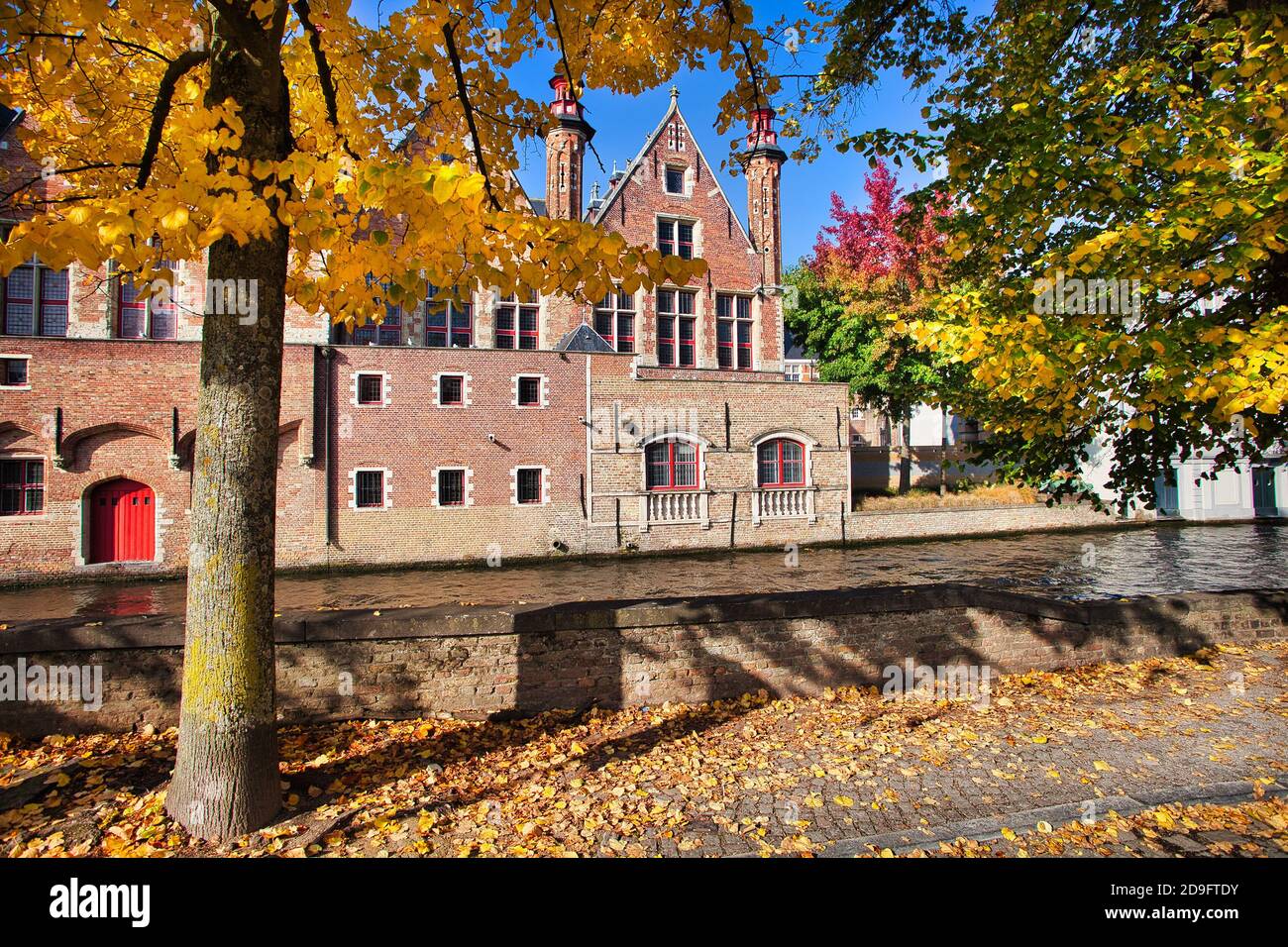 Cobbled streets of bruges hi-res stock photography and images - Alamy