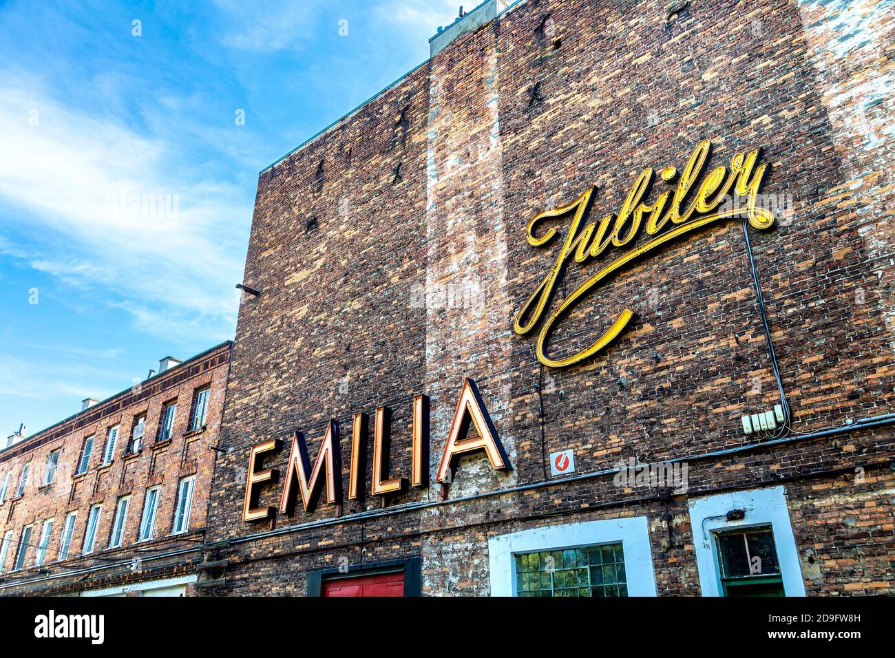 Retro neon signs hi-res stock photography and images - Alamy