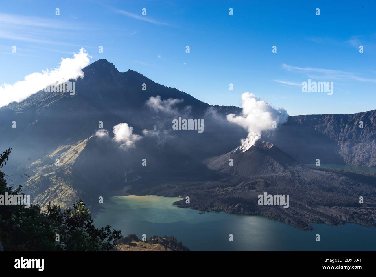 Volcano and mountains hi-res stock photography and images - Alamy