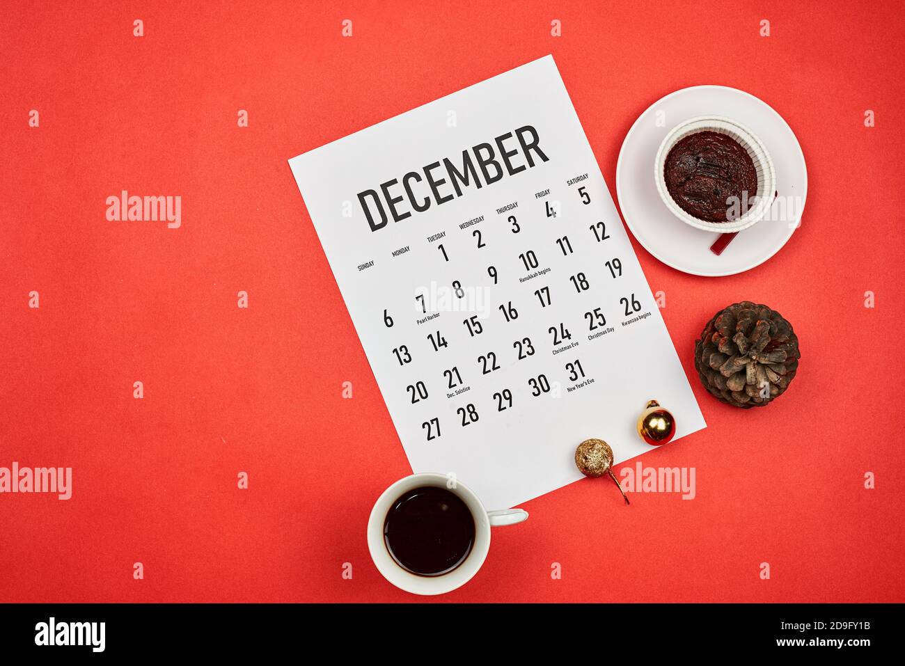 December monthly calendar and two coffee cups Stock Photo - Alamy