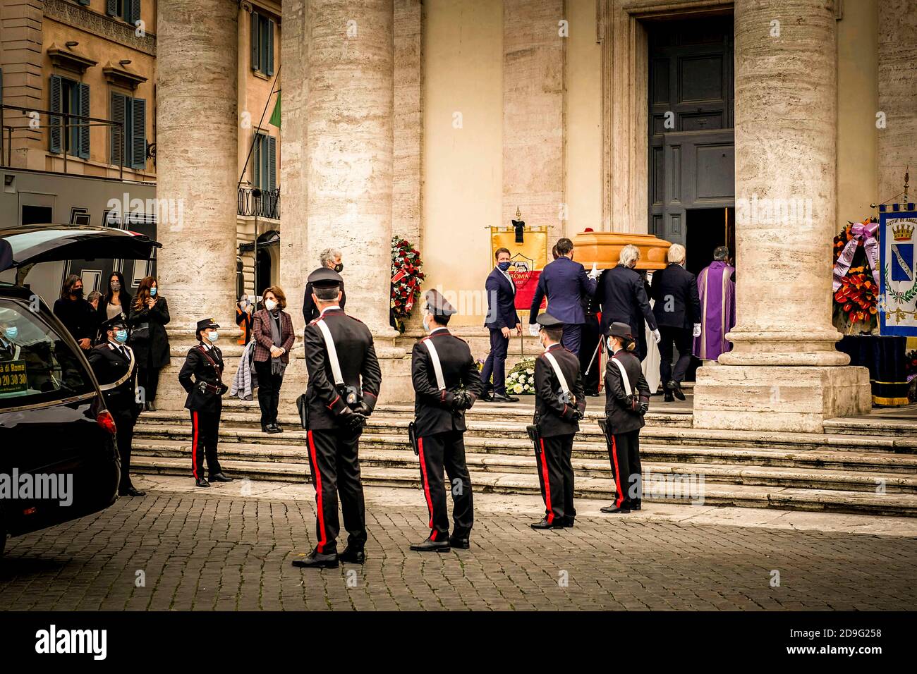 Rome, Italy. 5th Nov, 2020. The body of the great Italian comedian ...