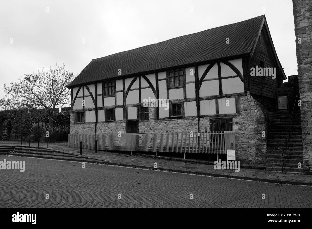 TUDOR MERCHANTS HALL ,WEST GATE, SOUTHAMPTON Stock Photo - Alamy