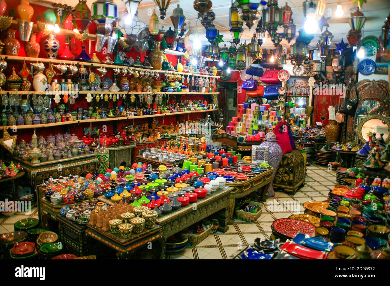 Souvenir shop, Marrakech Souk, Morocco Stock Photo - Alamy