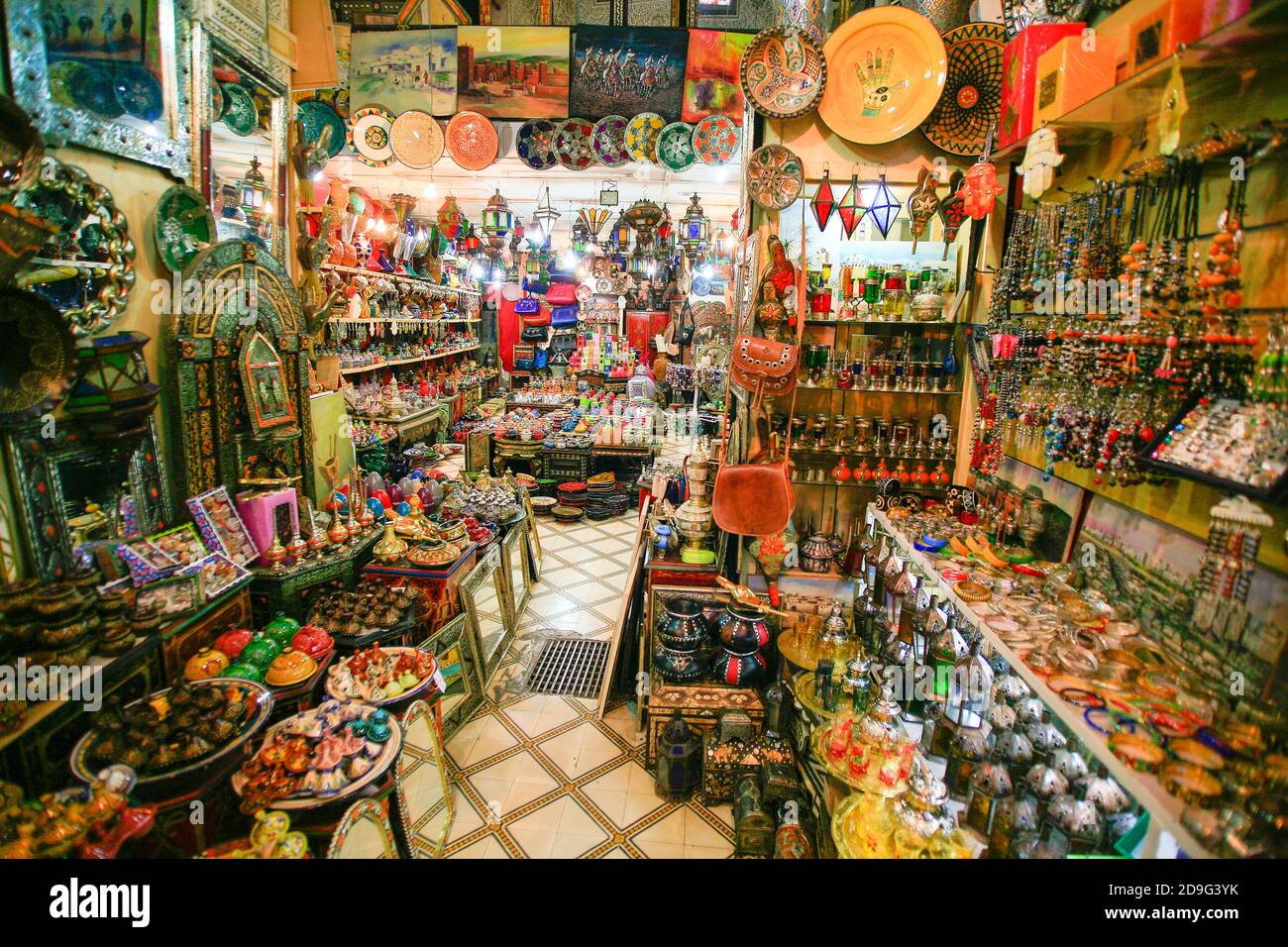 Souvenir shop, Marrakech Souk, Morocco Stock Photo - Alamy