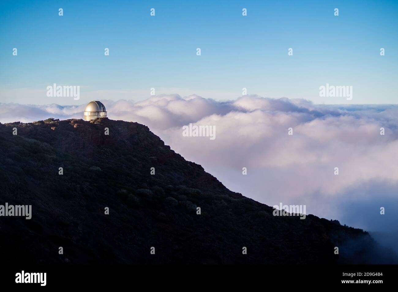 Mountain weather station and observatory hi-res stock photography and ...