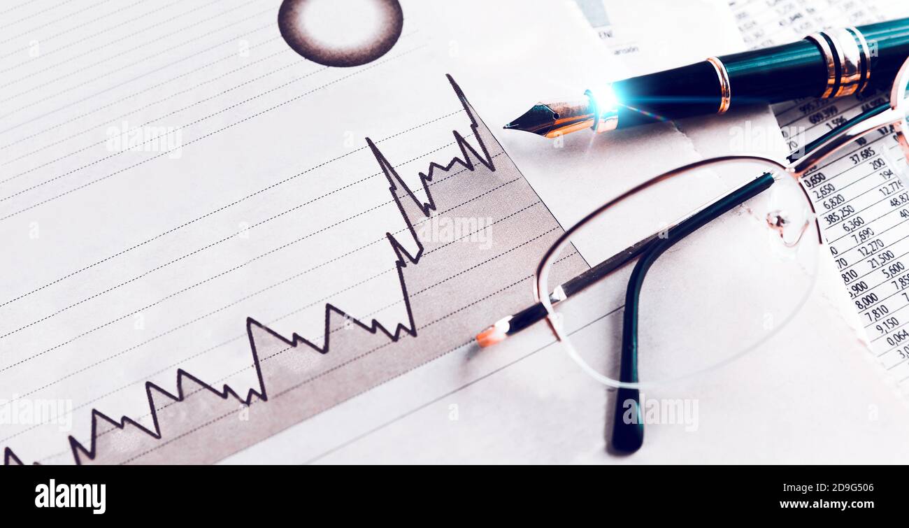 Digital banking statistics hi-res stock photography and images - Alamy