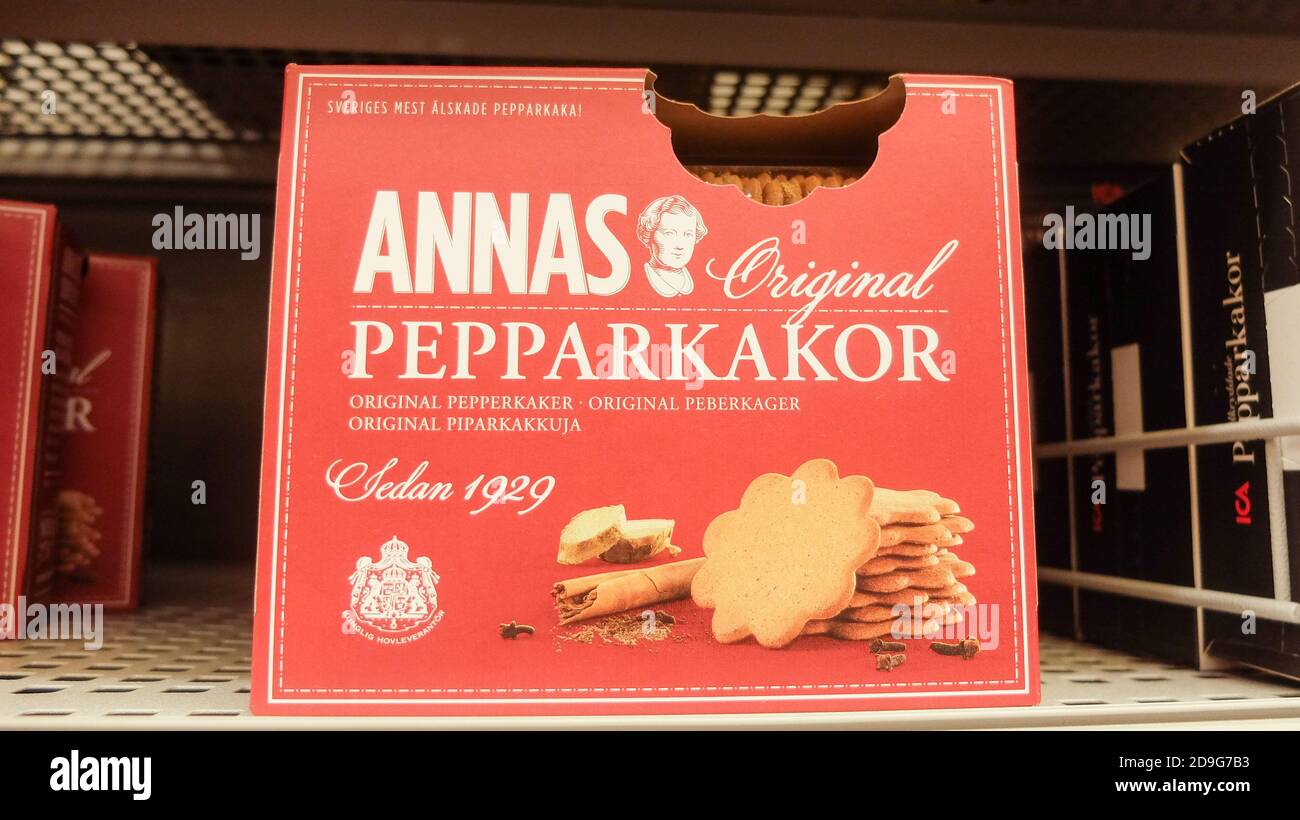 Swedish Pepparkakor, the original spicy biscuit from Scandinavia ...