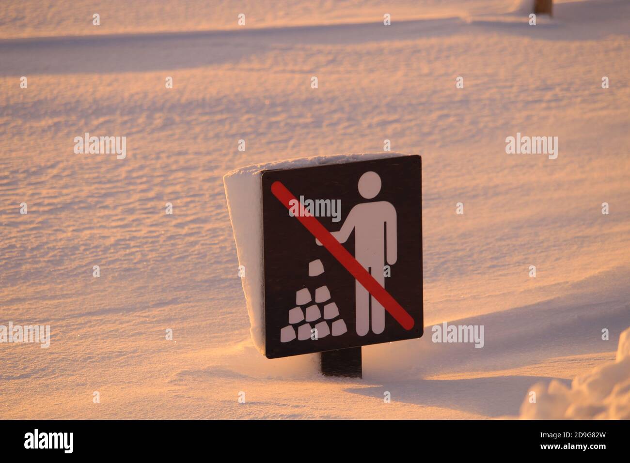 Snowball fights hi-res stock photography and images - Alamy