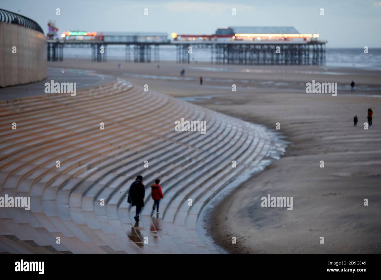 Blackpool central pier hi-res stock photography and images - Alamy