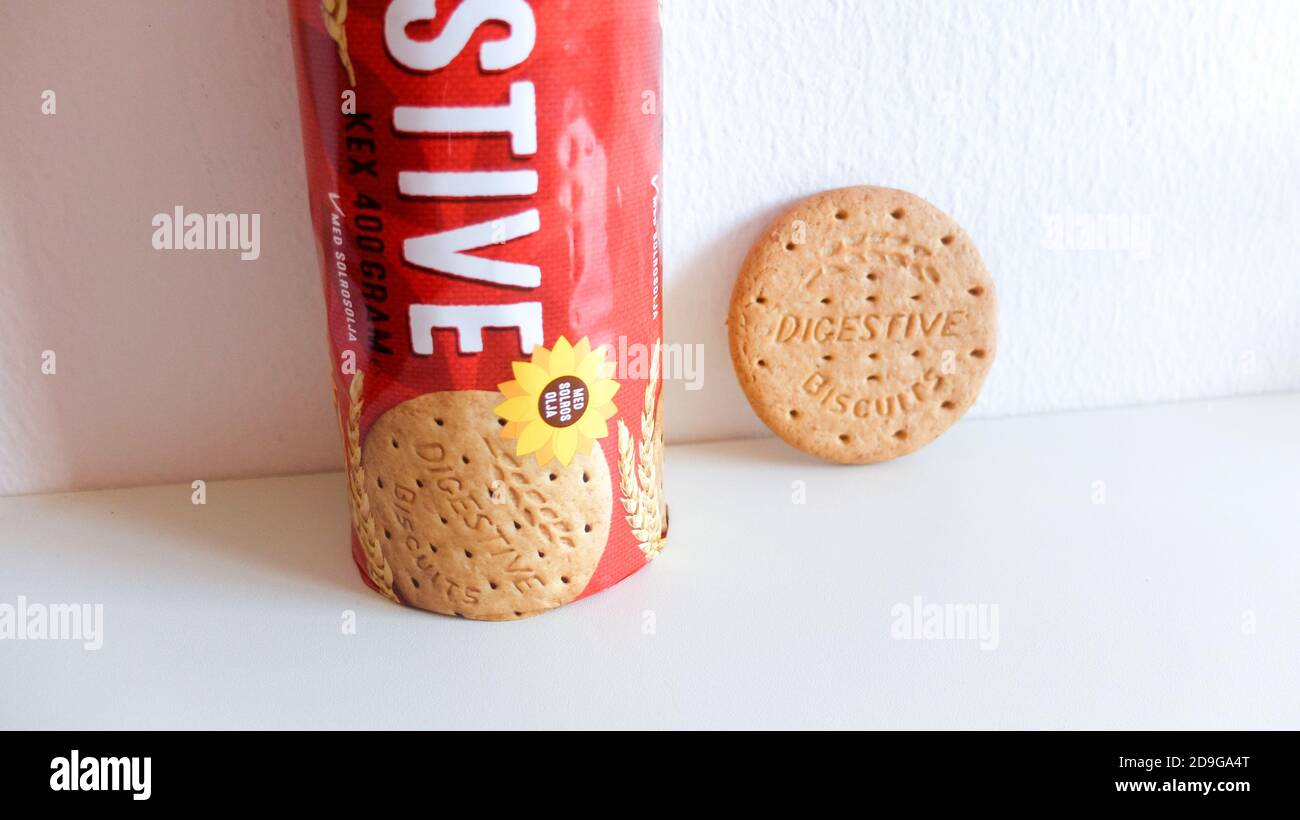Plain biscuit packaging hi-res stock photography and images - Alamy