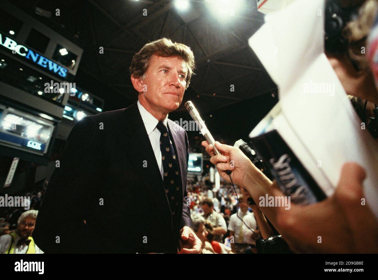Gary Hart on the floor of the Democratic National convention in 1984 ...
