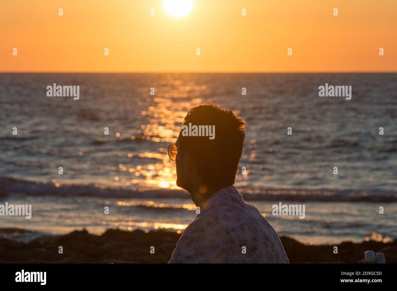 Person staring sunset hi-res stock photography and images - Alamy