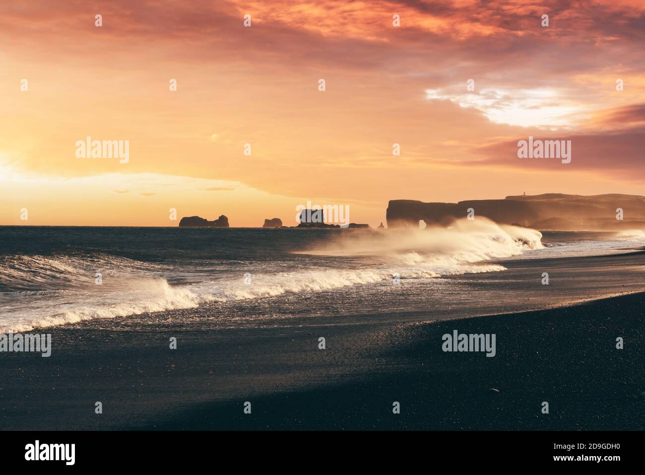 Dark rocks hi-res stock photography and images - Alamy