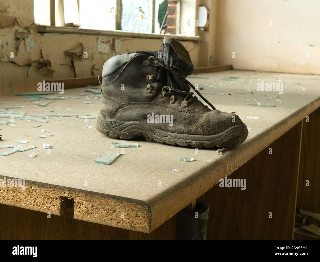Old dusty work boot on a bench Stock Photo - Alamy