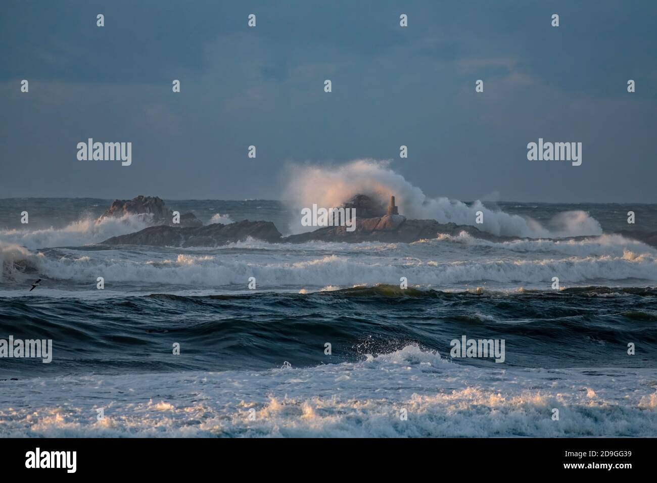 Dark seascape hi-res stock photography and images - Alamy
