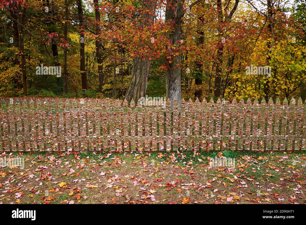 Alyson Shotz's Mirror Fence sculpture, a play on the traditional white ...