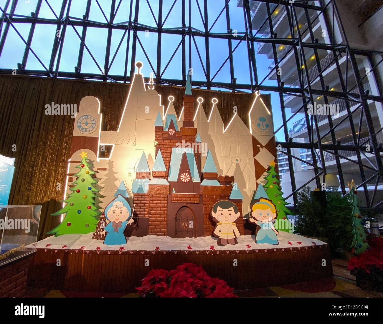 Disney castle princess hotel park hi-res stock photography and images ...