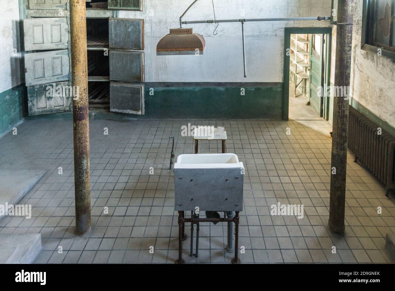 New york city morgue hi-res stock photography and images - Alamy