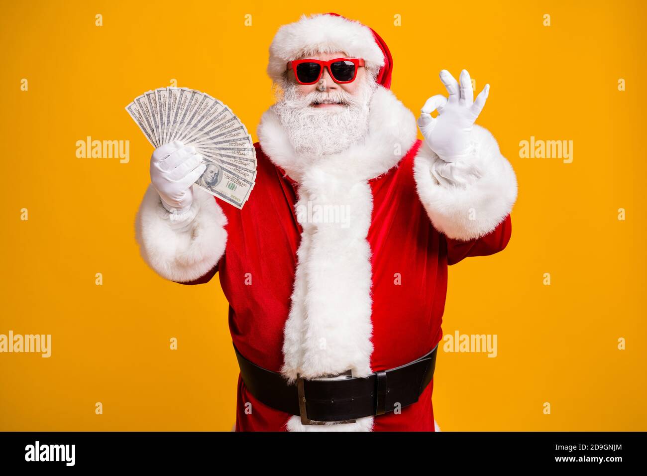 Happy santa claus showing cash hi-res stock photography and images - Alamy
