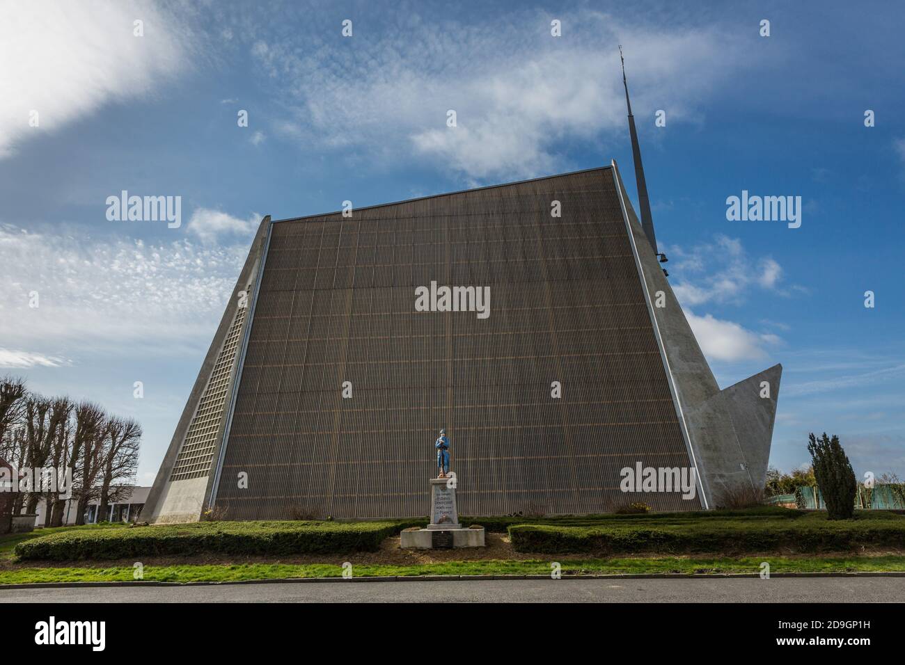 Église Saint-Quentin (known as ET Church Stock Photo - Alamy