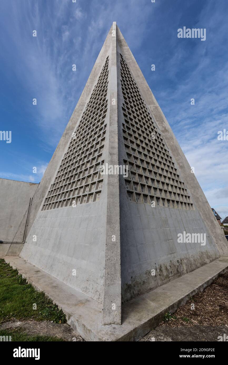 église saint quentin hi-res stock photography and images - Alamy