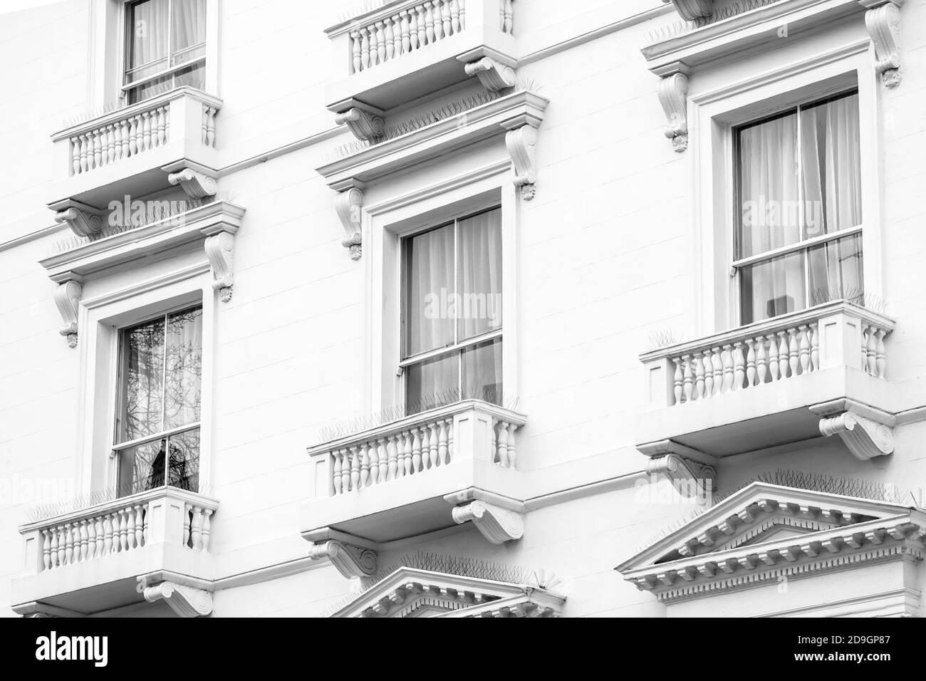 Small black and white building hi-res stock photography and images - Alamy