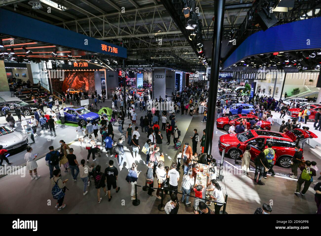 People look at the aotomobiles presented at the 2020 Beijing ...