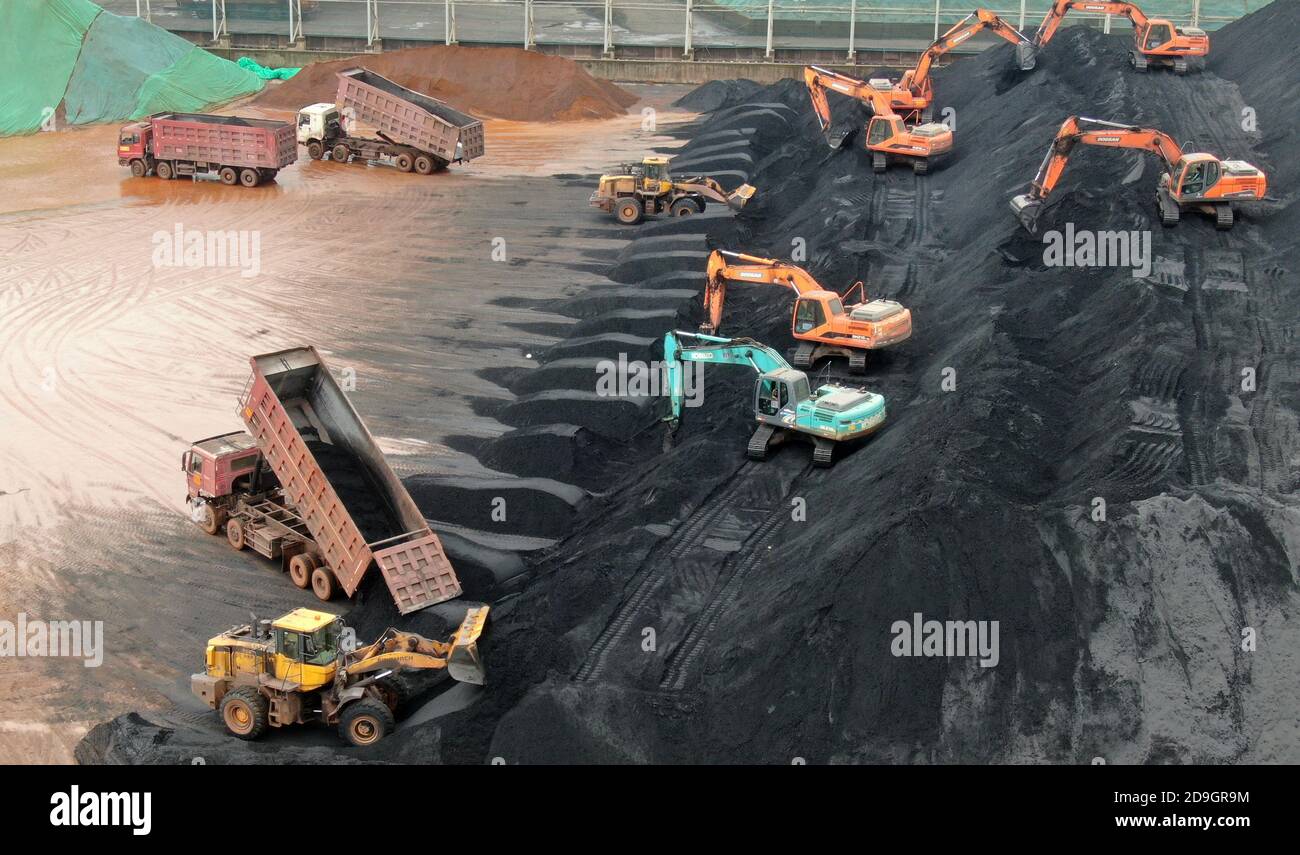 People busy working at the Rugao Port in Rugao City, east China's ...