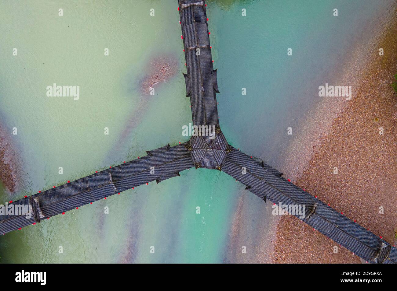 --FILE--The Laoche Reba Tujia Wind and Rain Bridge attracts people to ...